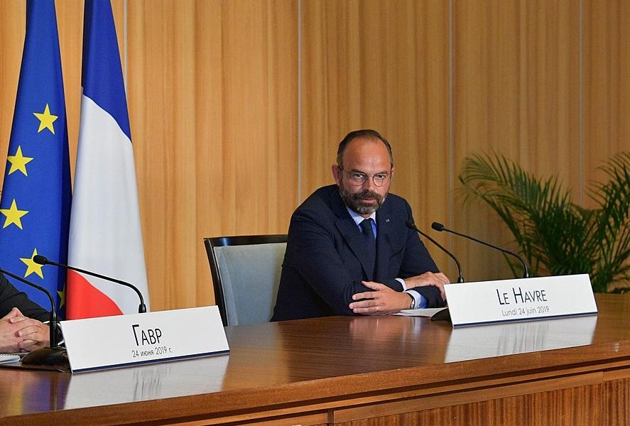 Edouard Philippe tacle Macron, Boris Vallaud devant les patrons ...