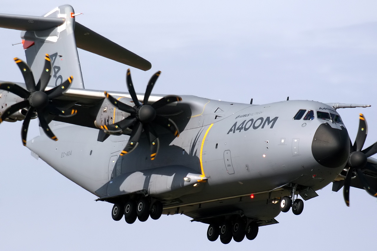 Premiers sauts depuis l'A400 M pour les militaires de la 11e Brigade ...